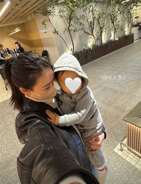 72억家 손연재 아들 안고 식품관 또 출근