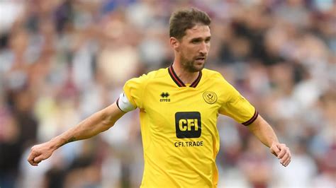 Fulham Vs Sheffield United Delayed After Horror Injury Leaves Pundit