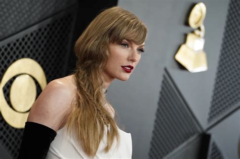 Taylor Swifts Father Under Investigation Following Altercation With Paparazzi Ukgets