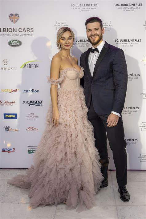 Galerie Sexy Bára Mottlová 36 Chtěla Svatbu Na Plese Partner řekl