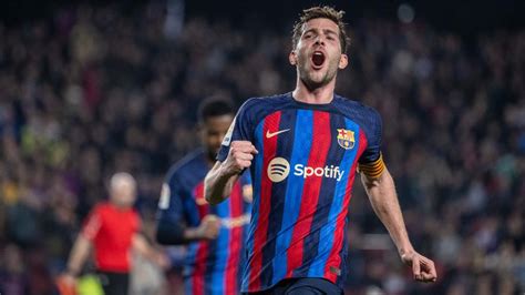 Actualidad Fc Barcelona Lo Que Debe Hacer Sergi Roberto Para Seguir Hasta El 2025