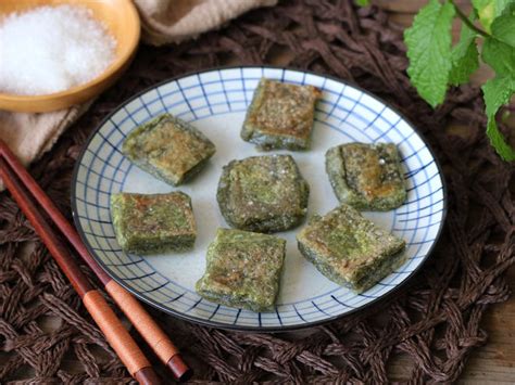 【香煎艾草青麻糍的做法步骤图，怎么做好吃】龙宝美食小厨房下厨房