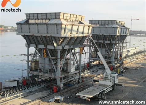 Rail Mounted Eco Mobile Hopper For Dust Free Bulk Cargo Loading Rail