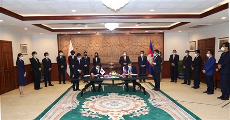 ឯកឧត្ដម ឧបនាយករដ្ឋមន្ត្រី ប្រាក់ សុខុន និងឯកឧត្ដម មិកាមិ ម៉ាសាហ៊ីរ៉ូ អញ្ជើញចុះហត្ថលេខាលិខិត