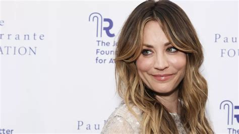 Kaley Cuoco Bras Gras The Big Bang Theory The Adhesive Duck