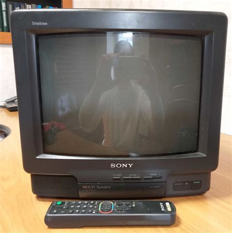 Телевизор маленький цветной Sony, 450 леев.