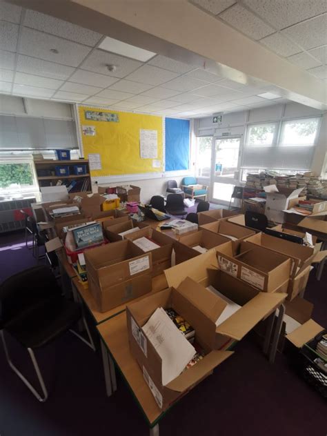 £2 000 Grant For New Books For Fards Primary School Griffin Group