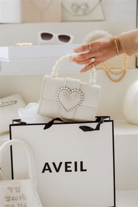 Aveil Rent Bridal Accessories