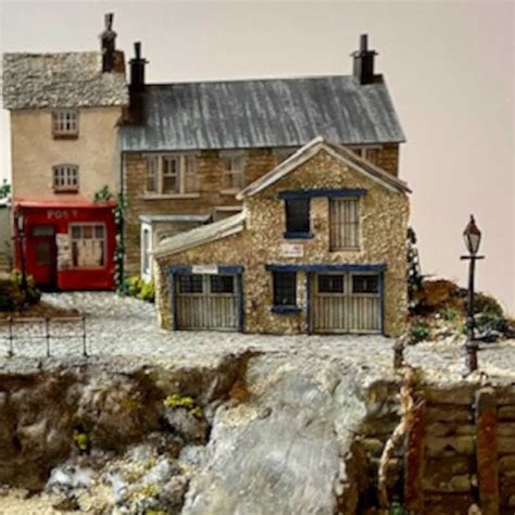 Alison Sutton Miniatura