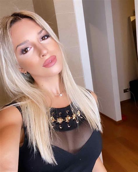 Agustina Gandolfo Fisico Super Con Lallenamento La Foto Ginnica Di