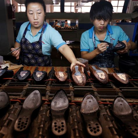 Mexico Considering Import Tax On Chinese Shoes President Says South