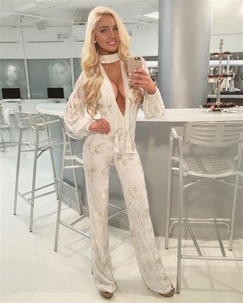 Katerina Rozmajzl Fashion Fabulously Feminine Barbie Fashion