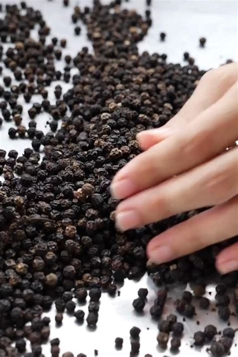 17 Amazing Benefits Of Black Pepper