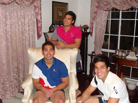 Pictures Of Saunders Triplets