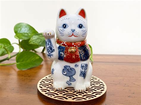 Japanese Lucky Cat Statue Maneki Neko Beckoning Waving Cat For
