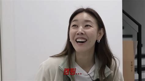 40세 한혜진 무릎 때문에 바닥에 잘 못 앉아거위 털 베개 챙긴 초보 캠퍼 텐아시아