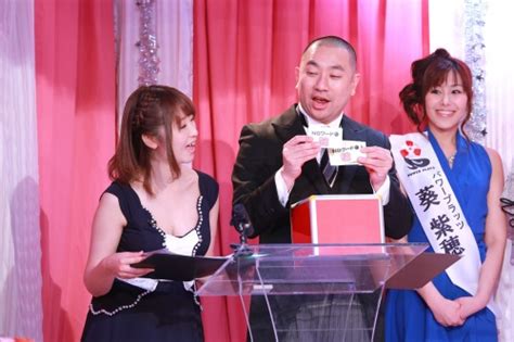 Av女優がhなイタズラに耐えながら歌合戦！どぶろっくが飛びっこon！rgが熱唱し女優がビチョ濡れ！ツイッターで三上にちょっかい出し続てる桃乃木がアレを歌う！女優密着ドキュメントvtrも！【動画