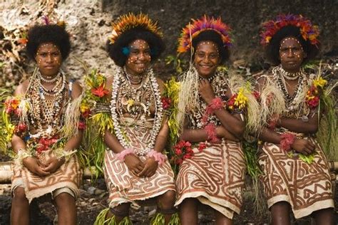 Women In Papua New Guinea Traditional Outfits Women Traditional Dresses
