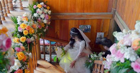 걷기 결혼 결혼 로맨스 결혼 축하 결혼 한 커플 결혼 행렬 결혼 훈장 결혼식 결혼식 계단 결혼식 기쁨 결혼식 꽃 결혼식 날 결혼식 단계 결혼식 복장