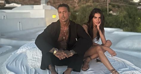 Sara Barbieri Chi è La Fidanzata Incinta Di Corona La Storia Su