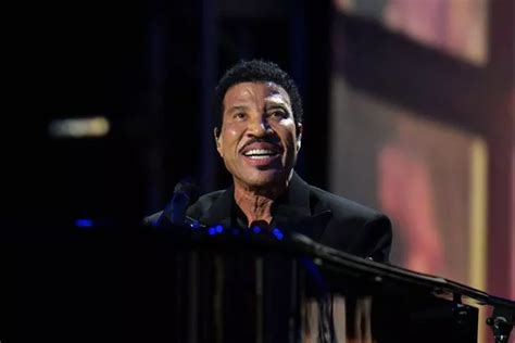 Lionel Richie Baffles Fans With Real Age After Saying Sex Is Secret To Ageless Looks Daily Star
