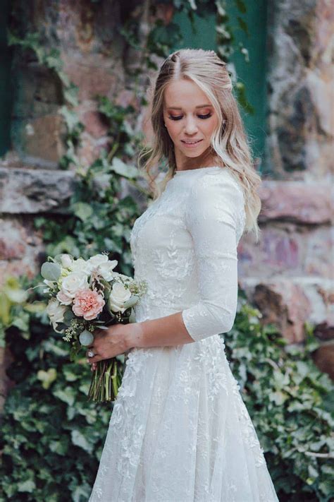 How To Try On Wedding Dresses
