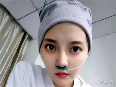 南京有位姐们儿,一查竟然宫颈癌晚期了,医生跟她说:您呐,也就剩下六个月的光景了。 南京有位姐们儿,一查竟然宫颈癌晚期了,医生跟她说:您呐,也就剩下六个月的光景了。