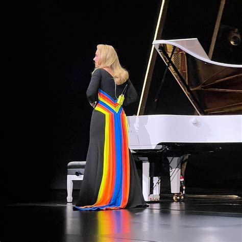 Pin Von Megan Pecor Auf Adele Promis