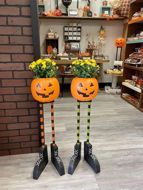 16 Plastic Pumpkin Pail Decor Ideas Lady Decluttered