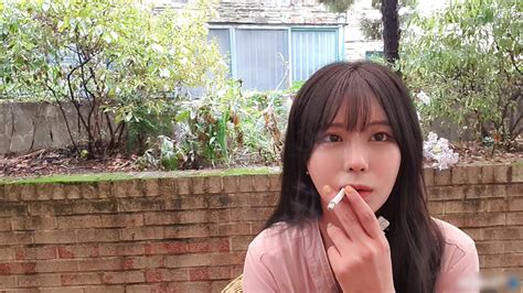 Cute Girl Smoking 22 Youtube