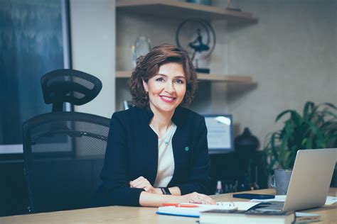 Ülviyyə Cabbarova Bacarıqlarının Fərqində Olan Qadın Uğurlu Qadındır”