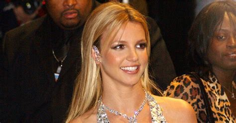 22 Years Ago Britney Spears Wore A Bra And A Live Snake At The Vmas