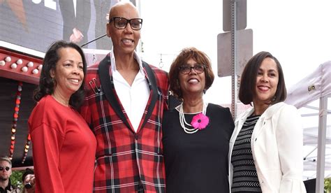 Rupaul Becomes First Drag Queen To Receive Star On Hollywood Walk Of
