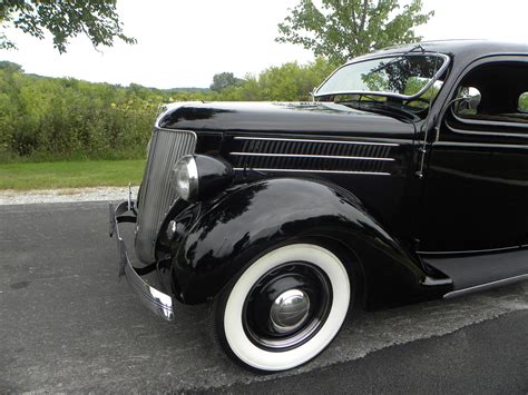 1936 Ford Deluxe Volo Auto Museum