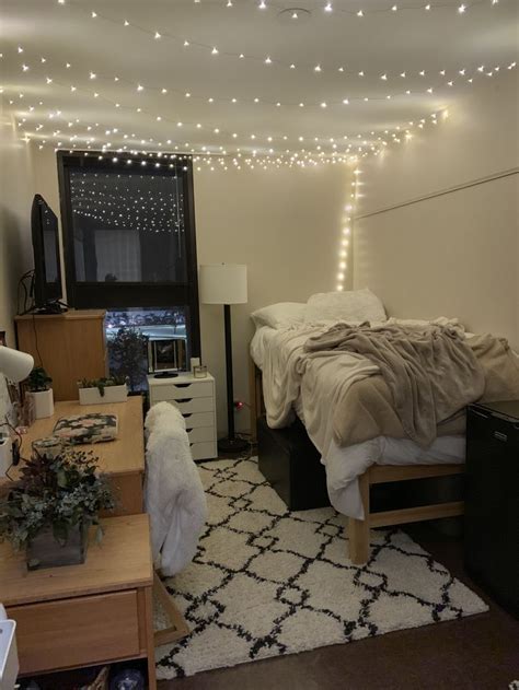 10 Cute Dorm Rooms You Will Want To Copy Luxury Dorm Room Dorm Room Styles Cozy Dorm Room