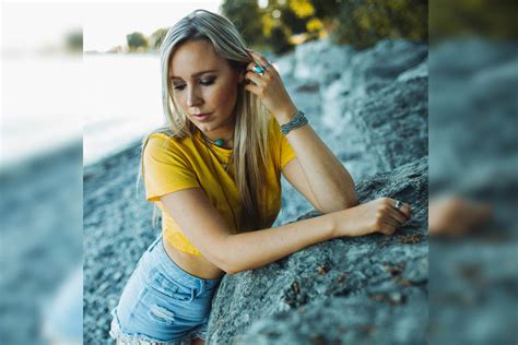 Video Premiere Feel You Leaving” By Elyse Saunders World Premiere