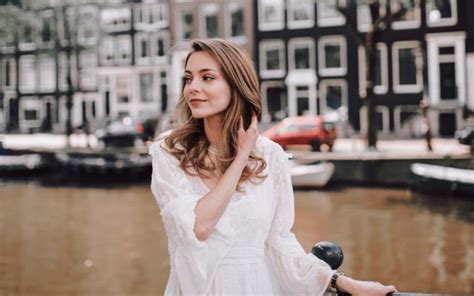 Leedus Kõlab Alisson Kruusmaa Tšellokontserdi Maailma Esiettekanne