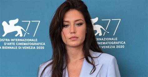 Adèle Exarchopoulos Soufflée Par Son Fils Dont Le Père Est Bien Connu