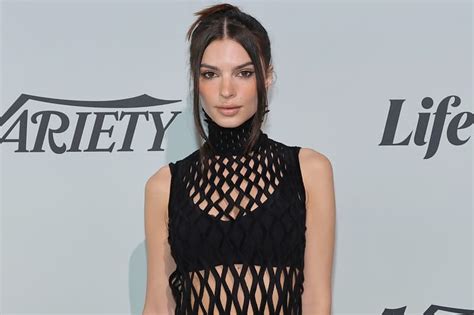 Emily Ratajkowski Debuts Xxl Side Parted Fringe Hypebae
