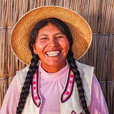 2 400 Totora Foto Foto Stok Potret And Gambar Bebas Royalti Istock