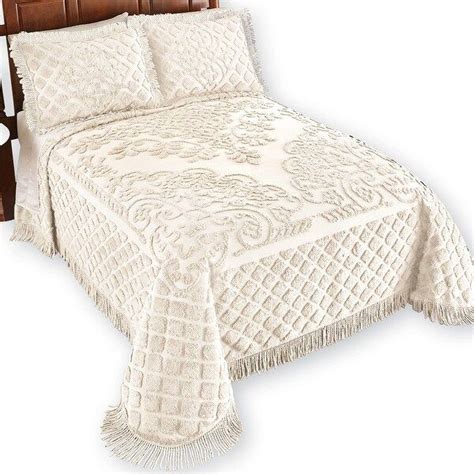 Royalty Elegant Scroll And Checkered Pattern Chenille Bedspread With