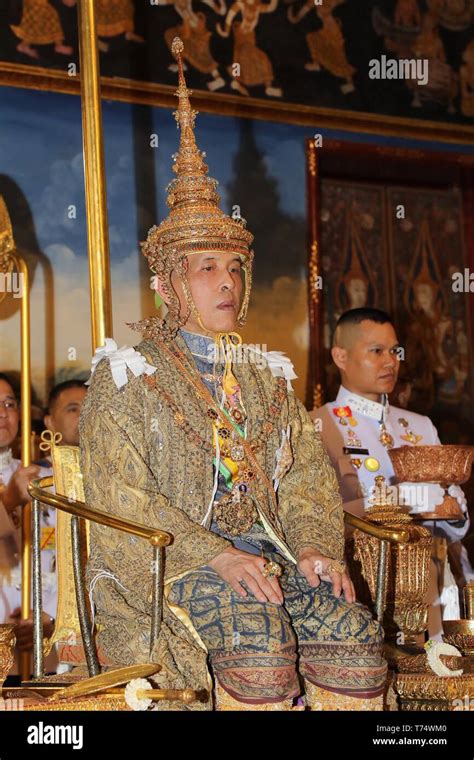 Bangkok Thailand 4th May 2019 Thai King Maha Vajiralongkorn Sits On