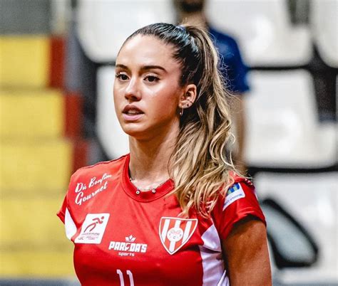 Julia Azevedo Explosividad Brasileña Para La Artillería Del Cv Hidramar Gran Canaria Club