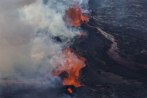 These Jaw Dropping Photos Capture An Erupting Volcano In Iceland Up Close 500px