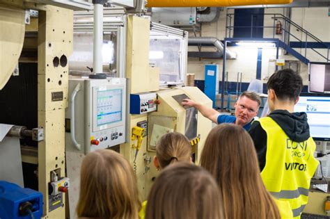 Schülerinnen Und Schüler Bei Der Duni