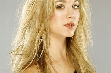 Dc Comics And Arrowverse Kaley Cuoco Was So Beutifull At 21