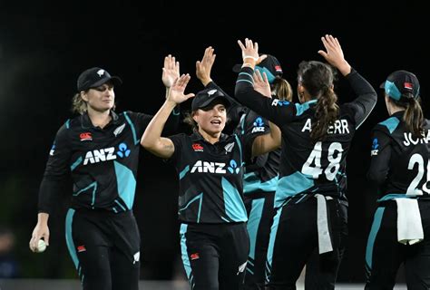 Flora Devonshire Earns Maiden Odi Call Up As New Zealand Name Icc Women