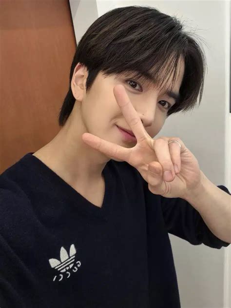 영친구로 변신한 영훈셀카 🏻 팬플러스 커뮤니티