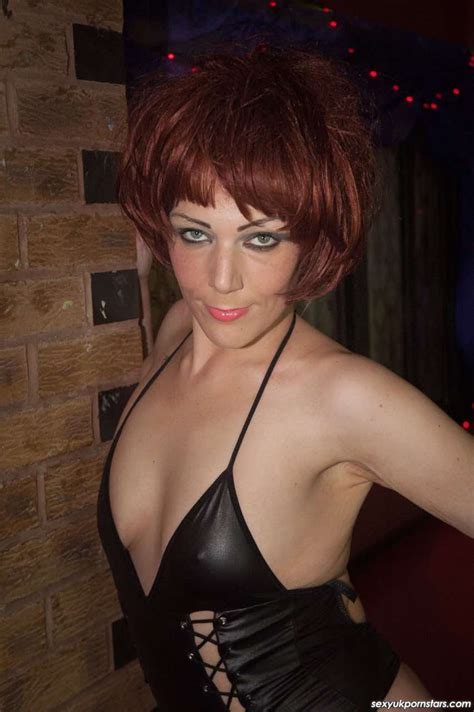 Redhead Chick Porscher Wells Slides Black Lingerie Aside To Reveal Her