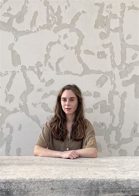 Eva Gusel članica Uredniškega Odbora Outsider Revija Ki Presega Meje